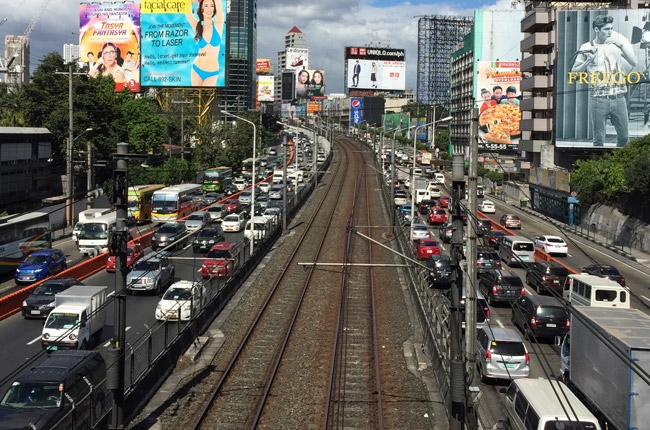 MMDA adds 1 more motorcycle lane on EDSA, C5 | MotoDeal