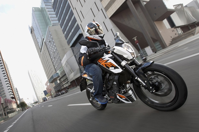 KTM PH displays 200 Duke motorcycle at 2017 Inside Racing Bike Fest ...