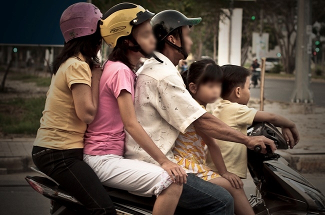 Children banned on motorcycles starting tomorrow in the Philippines ...