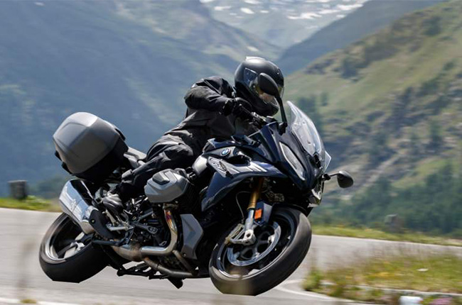 BMW develops its new road sensing traction control system | MotoDeal