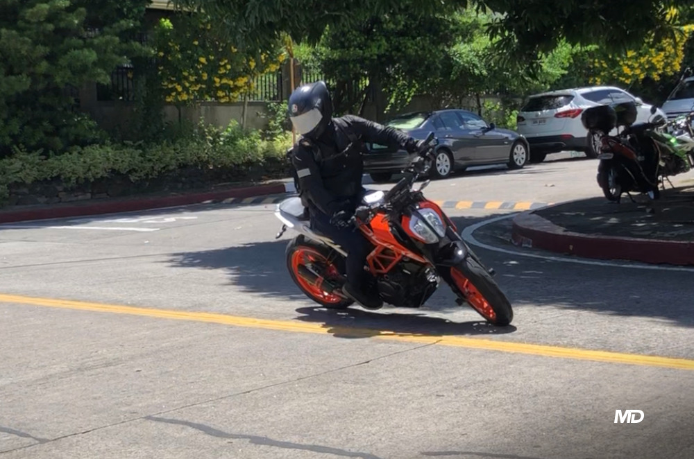 5 essential low-speed maneuvers to master on your motorcycle | MotoDeal