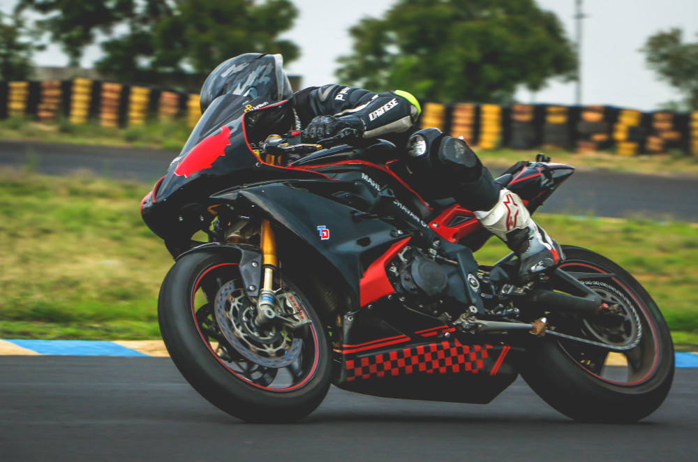 Front or rear brake: which should you use more? | MotoDeal