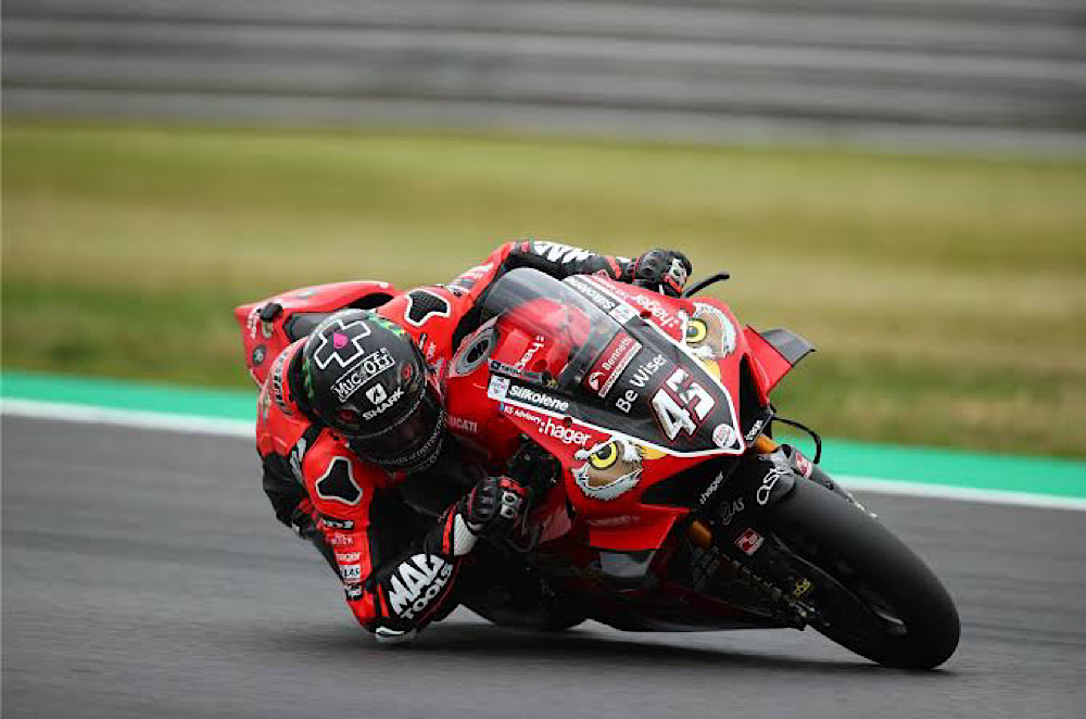 What s The Difference Between A Race Bike And A Street Bike MotoDeal What s The Difference Between A Race Bike And A Street Bike MotoDeal
